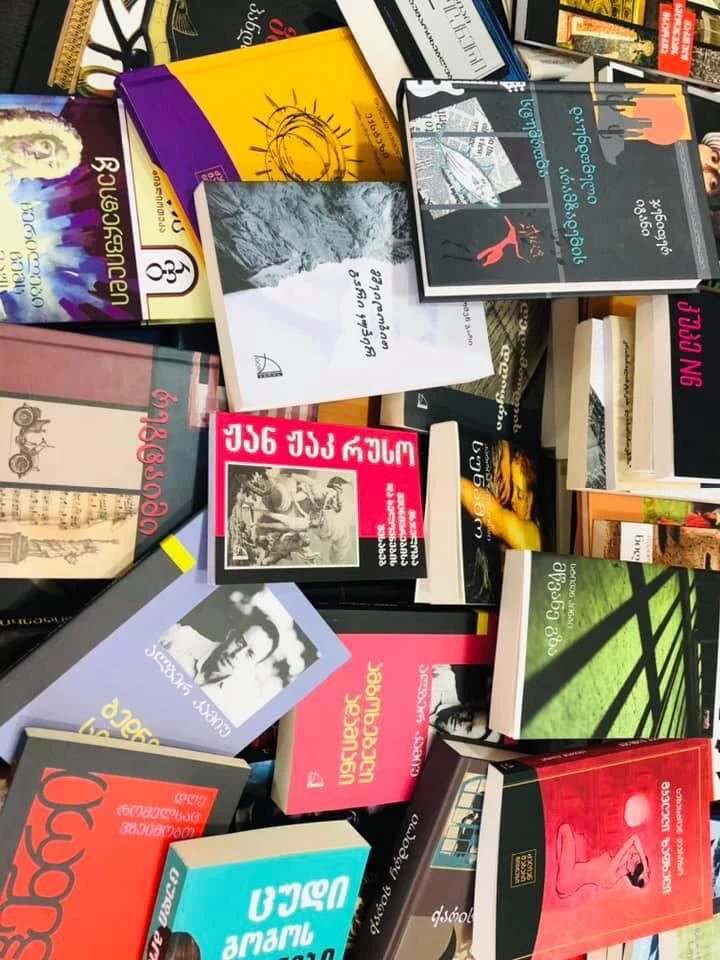 ბაღდათის მუნიციპალიტეტის ცენტრალური ბიბლიოთეკის კოლექციას ახალი წიგნები ...